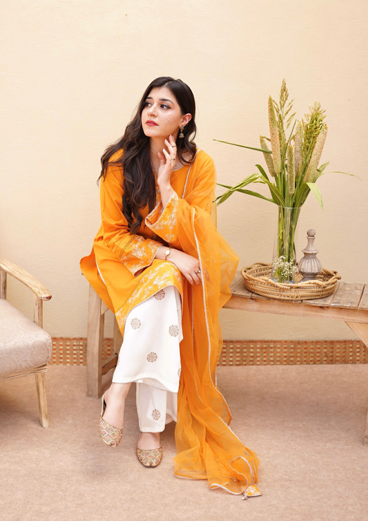 Saliha – Collar&Cuffs