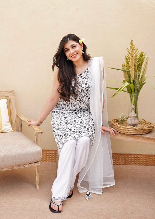 Saliha – Collar&Cuffs